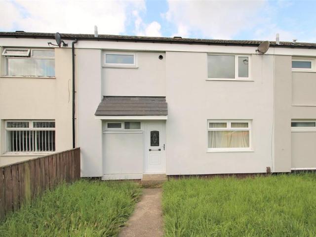 3 bedroom end of terrace house to rent
