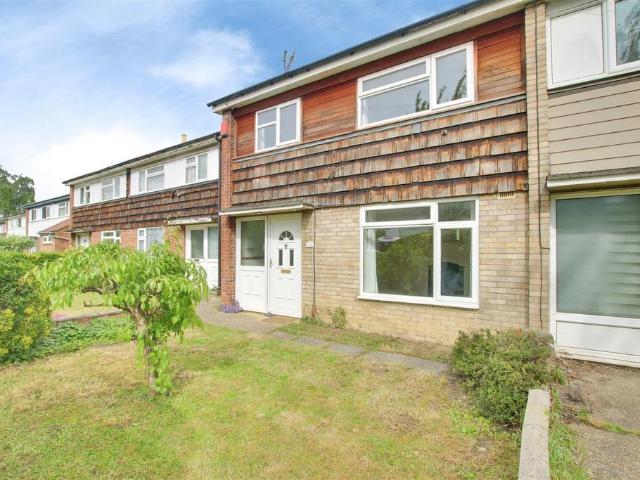 3 bedroom end of terrace house to rent