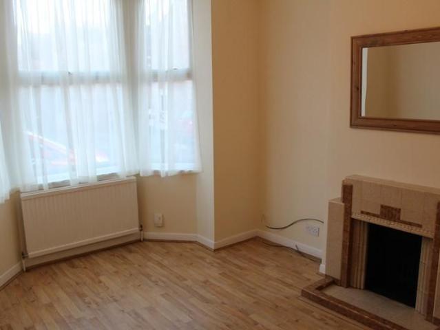3 bedroom end of terrace house to rent