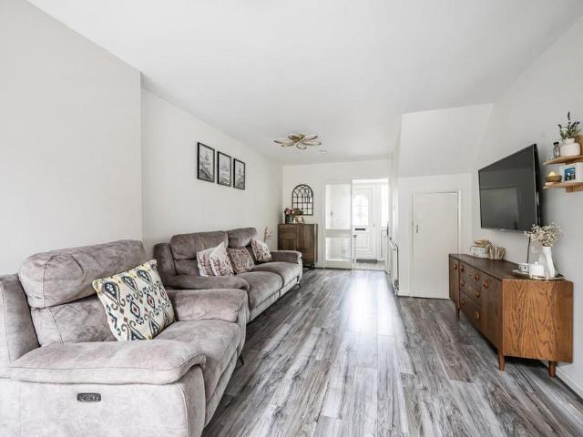 3 bedroom end of terrace house to rent