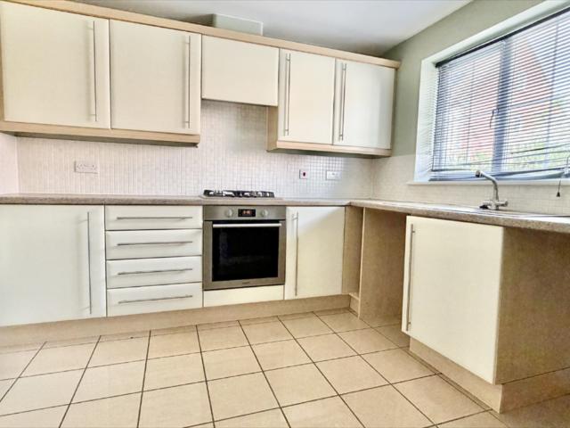 3 bedroom end of terrace house to rent