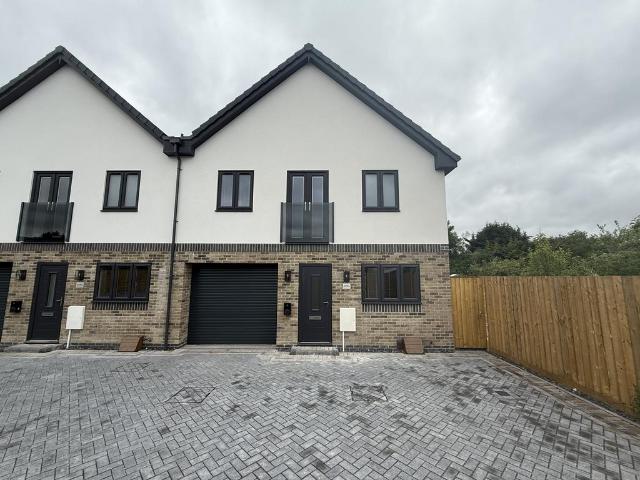 3 bedroom end of terrace house to rent