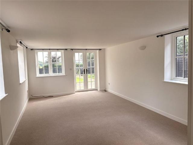 3 bedroom end of terrace house to rent