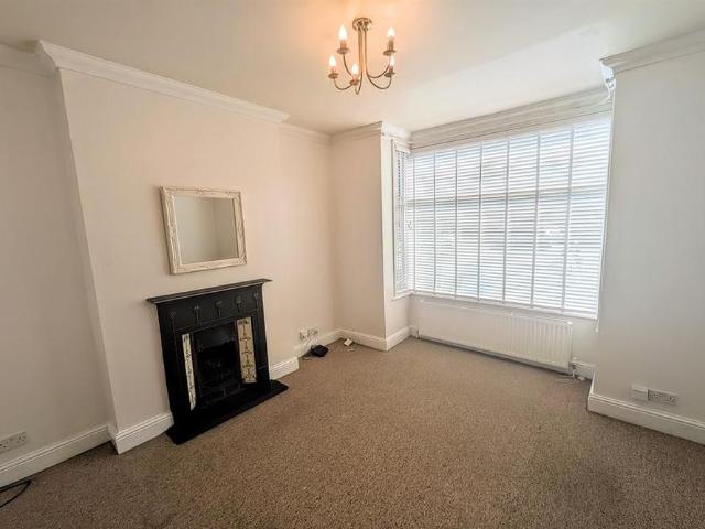 3 bedroom end of terrace house to rent
