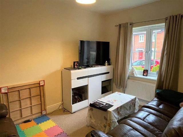 3 bedroom end of terrace house to rent