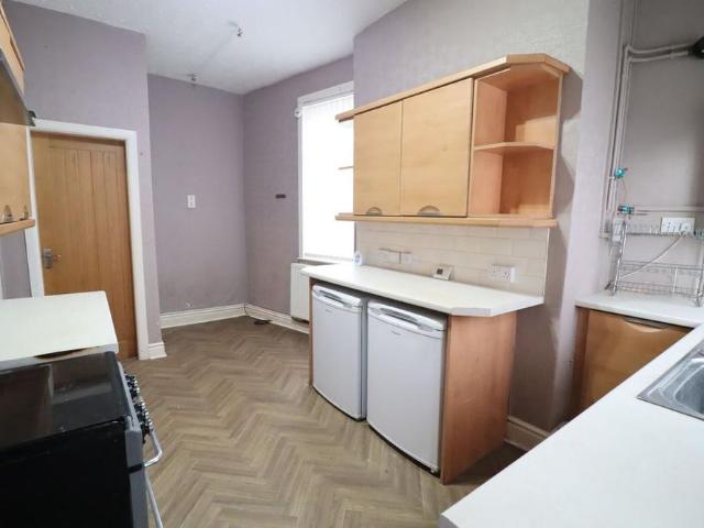 3 bedroom end of terrace house to rent