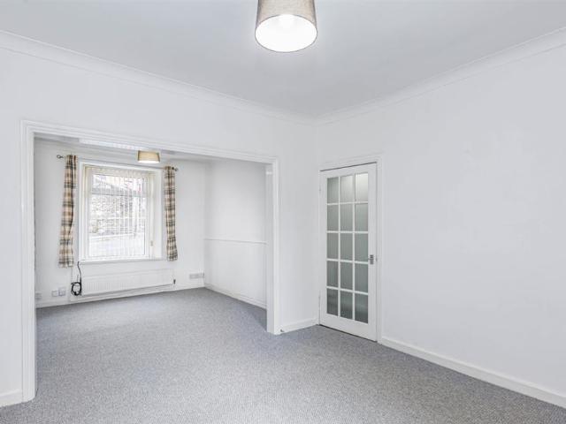 3 bedroom end of terrace house to rent