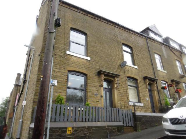 3 bedroom end of terrace house to rent