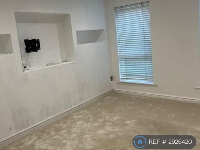 3 bedroom end of terrace house to rent