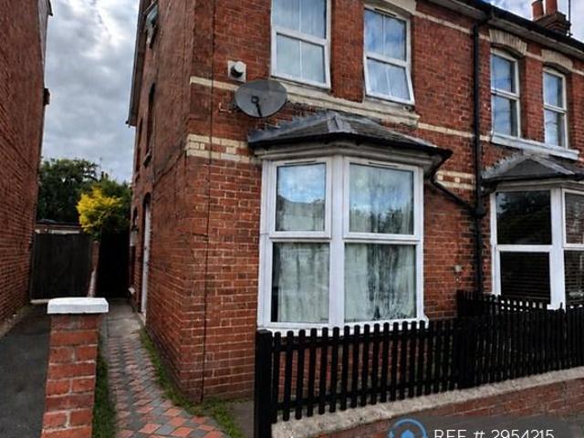 3 bedroom end of terrace house to rent