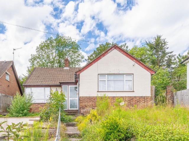 3 bedroom end of terrace house to rent