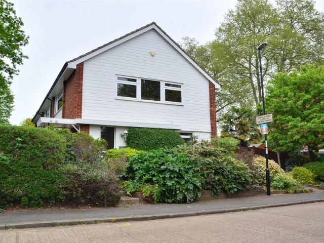 3 bedroom end of terrace house to rent