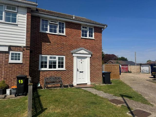 3 bedroom end of terrace house to rent