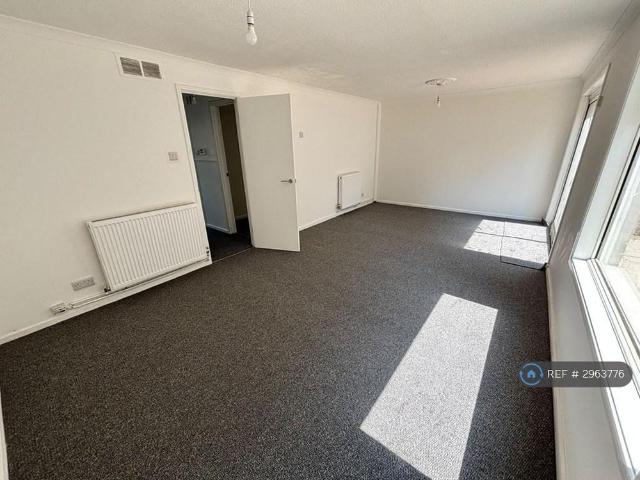 3 bedroom end of terrace house to rent