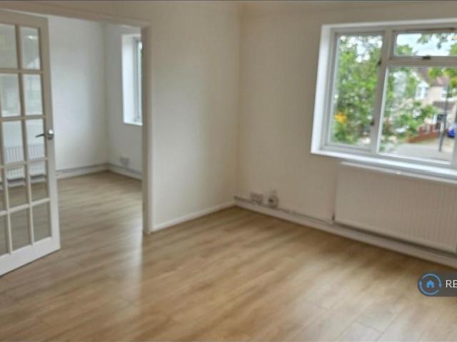3 bedroom end of terrace house to rent