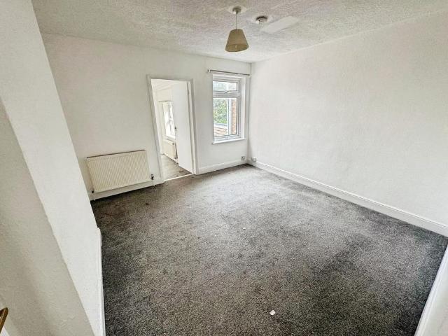 3 bedroom end of terrace house to rent