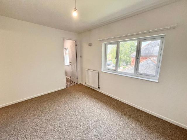 3 bedroom end of terrace house to rent