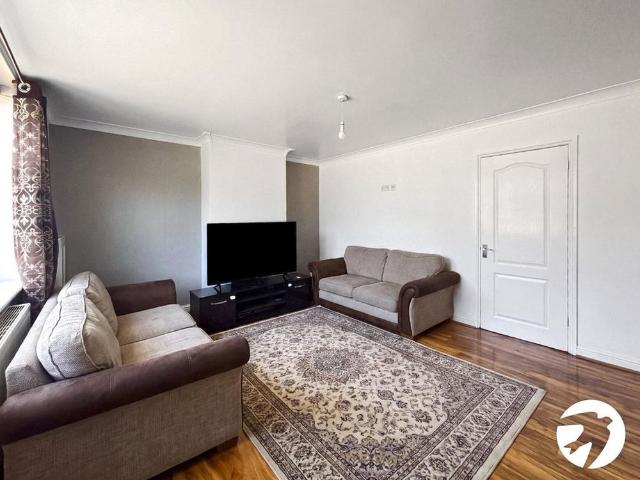 3 bedroom end of terrace house to rent