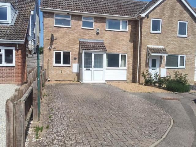 3 bedroom end of terrace house to rent