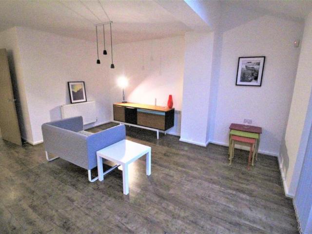 3 bedroom end of terrace house to rent