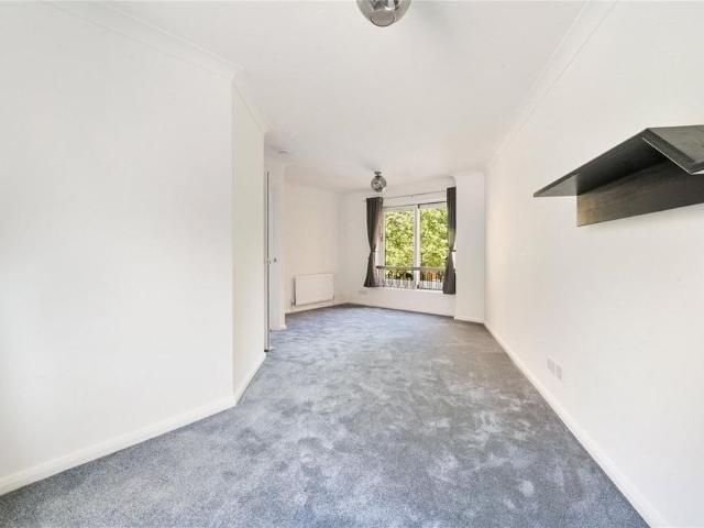 3 bedroom end of terrace house to rent