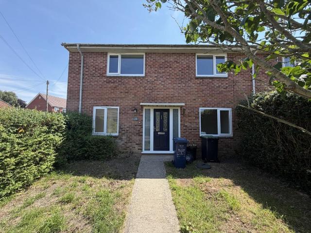 3 bedroom end of terrace house to rent