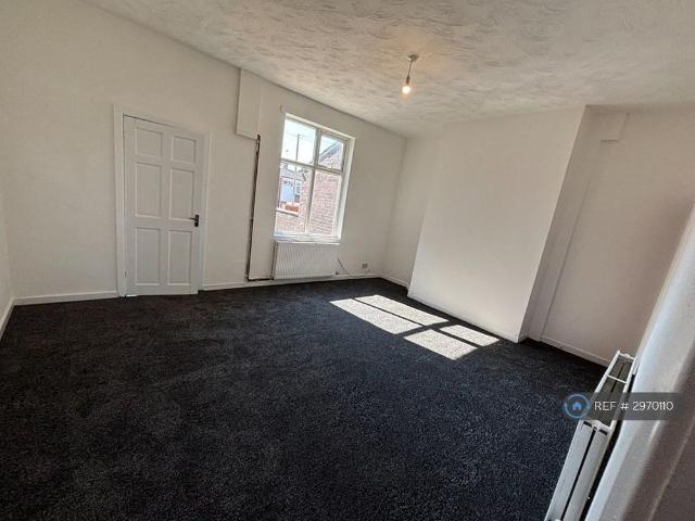 3 bedroom end of terrace house to rent