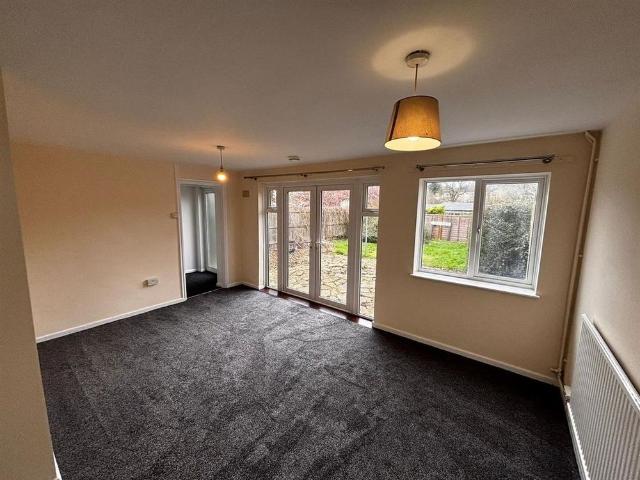 3 bedroom end of terrace house to rent