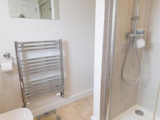3 bedroom end of terrace house to rent