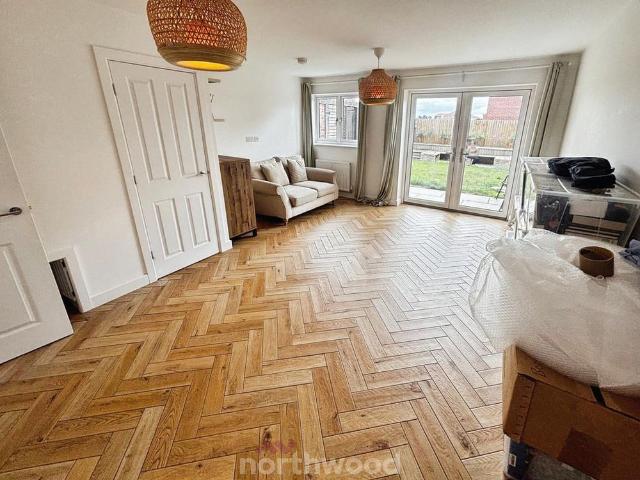 3 bedroom end of terrace house to rent