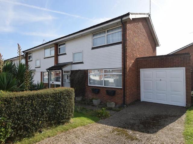 3 bedroom end of terrace house to rent