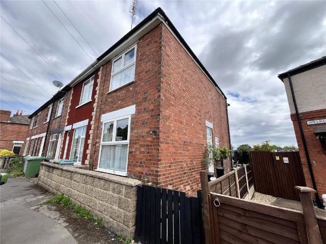 3 bedroom end of terrace house to rent