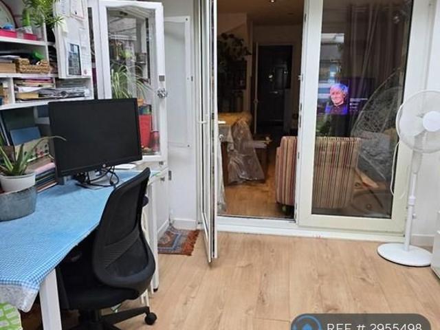 3 bedroom end of terrace house to rent