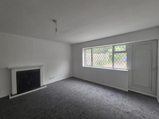 3 bedroom end of terrace house to rent