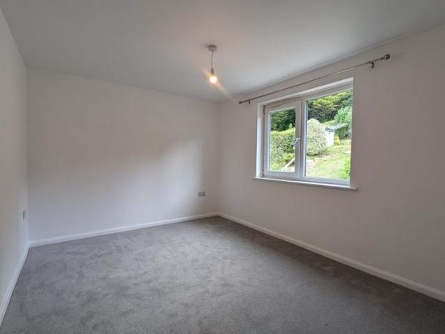 3 bedroom end of terrace house to rent