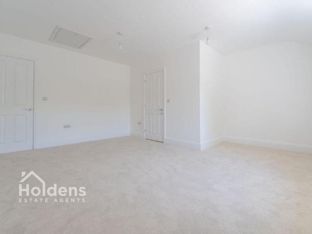3 bedroom end of terrace house to rent