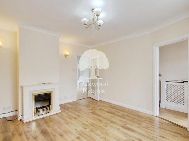 3 bedroom end of terrace house to rent