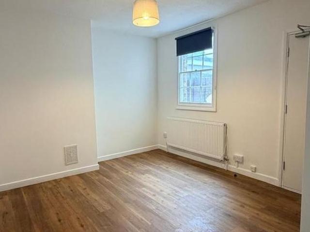 3 bedroom end of terrace house to rent