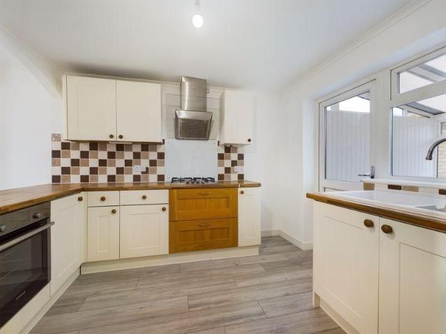 3 bedroom end of terrace house to rent