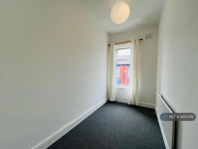 3 bedroom end of terrace house to rent