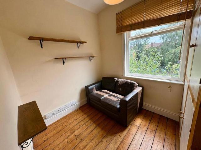 3 bedroom end of terrace house to rent