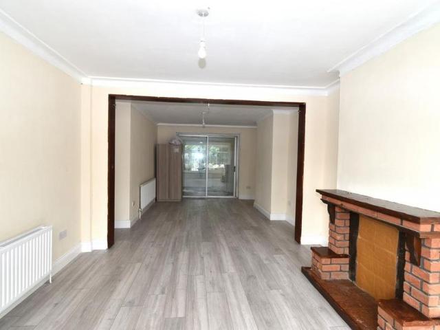 3 bedroom end of terrace house to rent