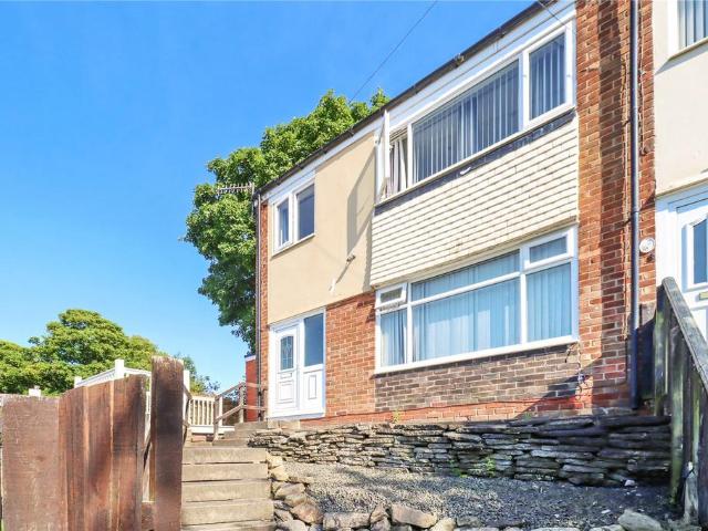 3 bedroom end of terrace house to rent