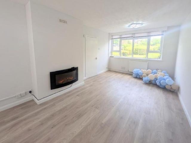 3 bedroom end of terrace house to rent