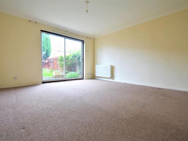 3 bedroom end of terrace house to rent