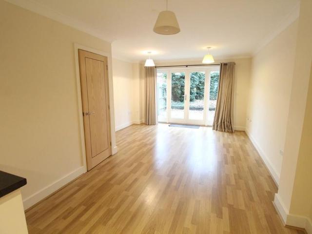 3 bedroom end of terrace house to rent