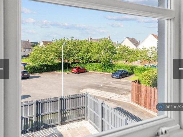3 bedroom end of terrace house to rent