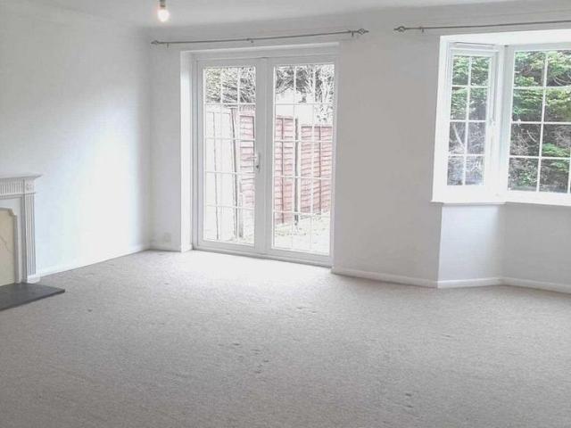 3 bedroom end of terrace house to rent