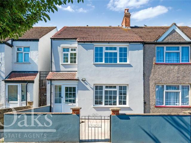 3 bedroom end of terrace house to rent