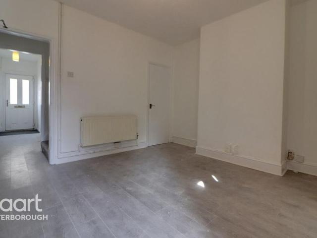 3 bedroom end of terrace house to rent